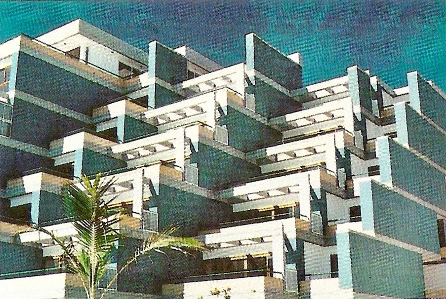 1990• Edificio Terrazas Marinas, El Morro, Puerto La Cruz | Fundación ...