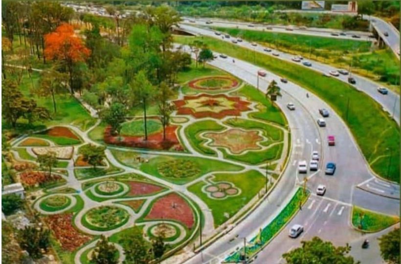 1960• Paisajismo de la parte sur-oeste del Parque Los Caobos ...